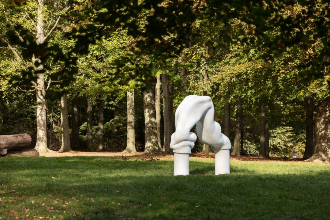 Une invitation au voyage un parcours de sculptures dans le Bois de La ...